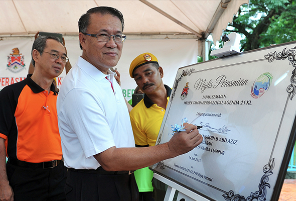 KP DBKL Mhd Amin Nordin dilantik Datuk Bandar KL yang baharu | Awani
