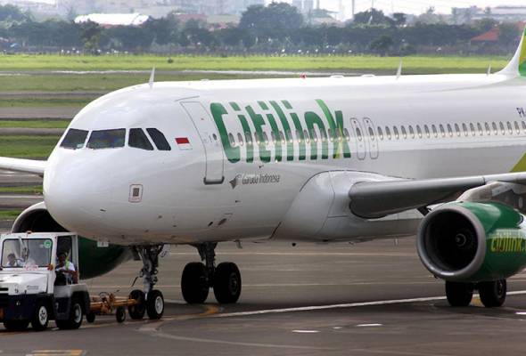 Indonesian pilot fired after slurred cockpit announcement | Awani ...