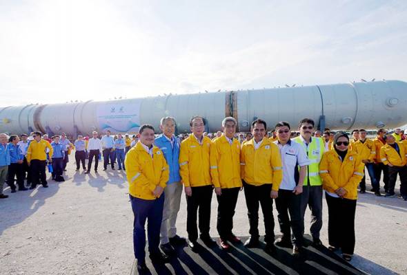 Petronas receives tallest, heaviest fractionator process column in ...