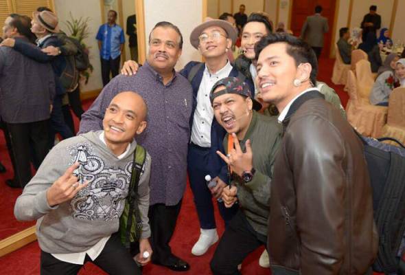 'Cinta Pertama' Pekin Ibrahim dan Fatah Amin | Awani