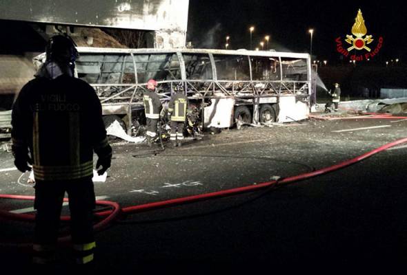 16 dead, mostly Hungarian teenagers, in Italy bus accident | Awani ...