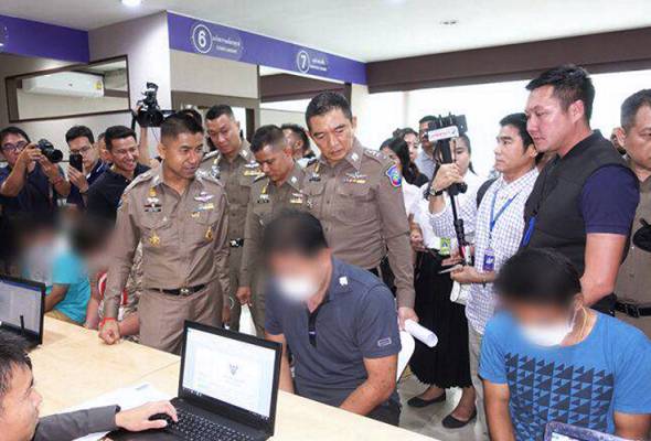Empat rakyat Malaysia suspek 'Macau Scam' ditahan di Thailand | Awani