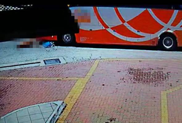 Warga emas maut digilis bas di Terminal Bas Larkin Sentral | Awani