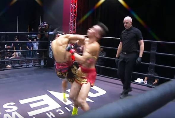 Siku berbisa atlet Muay Thai Malaysia KO-kan 'fighter' Singapura | Awani