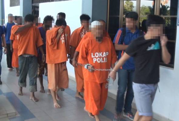 Presiden, ahli Skuad Badar ditahan reman | Awani