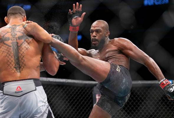 Jon Jones, Amanda Nunes kekalkan kejuaraan di UFC 239 | Awani