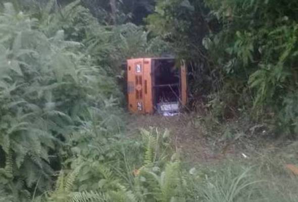 Bas sekolah masuk gaung, 10 pelajar cedera | Awani
