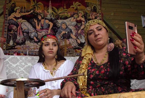 Tukang sihir Romania menjampi menerusi Internet, mahu pengaruhi dunia ...