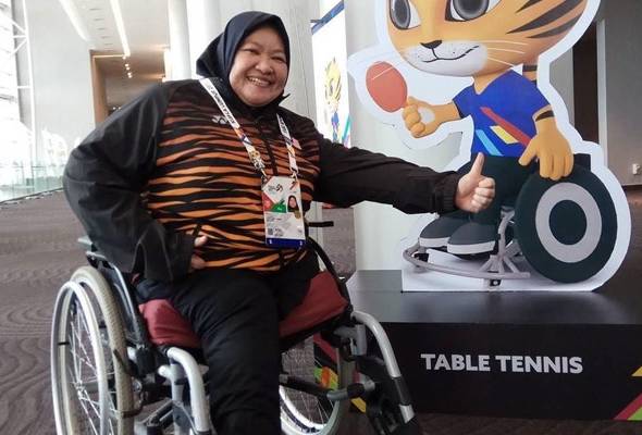 Cacat sejak lahir tidak halang Azila Alias berjaya dalam hidup | Awani
