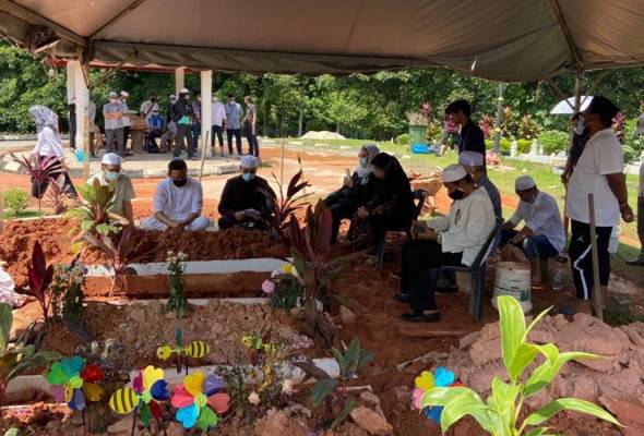 Jenazah Mokhtar Hashim selamat dikebumikan | Awani