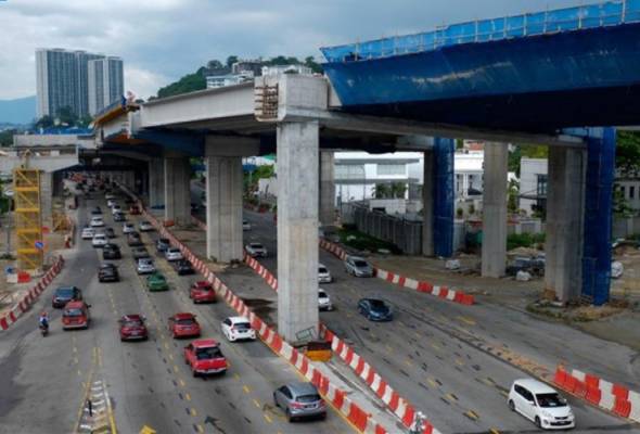 DOSH issues stop-work order at parapet crash site | Awani International