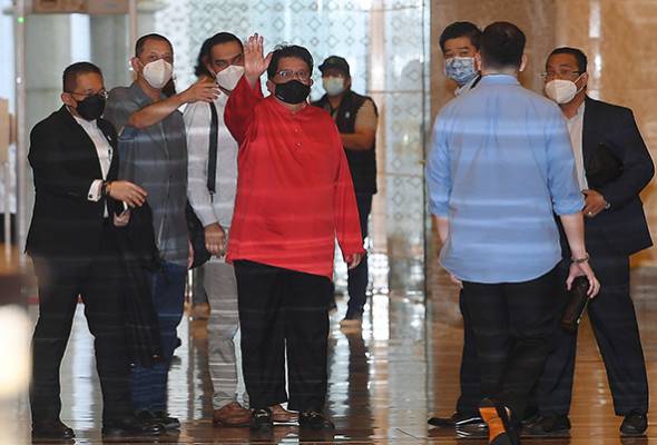 Appeal allowed, Tengku Adnan freed of graft conviction | Awani ...
