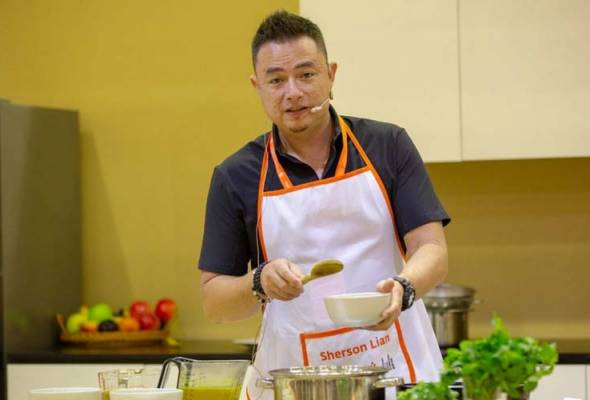 Chef Sherson Lian introduces Malaysian Laksa to Emiratis | Awani ...
