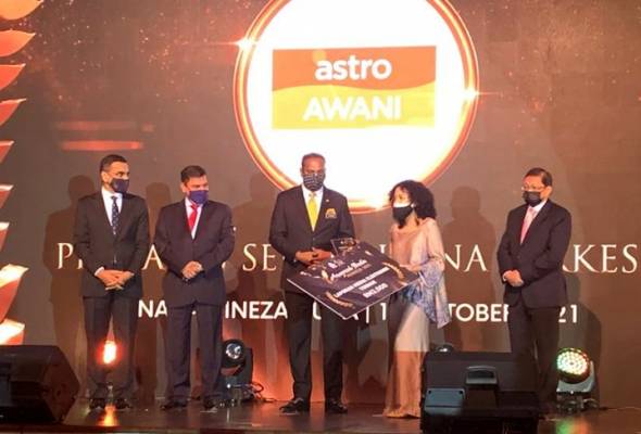 Wartawan, penyampai Astro AWANI terima anugerah Perkeso | Awani