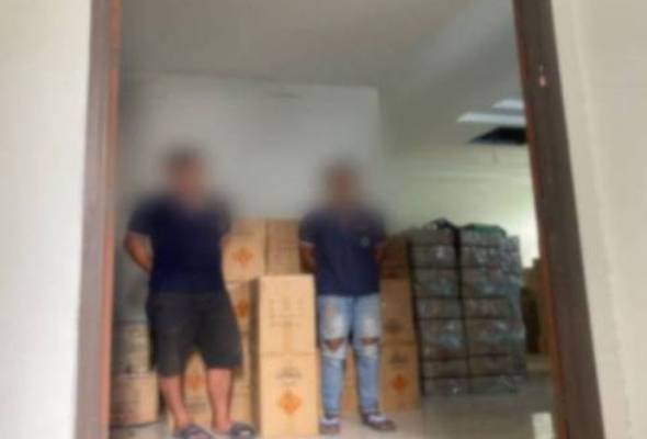 GOF seizes fireworks worth over RM500,000 in Johor Bahru, Muar | Awani ...