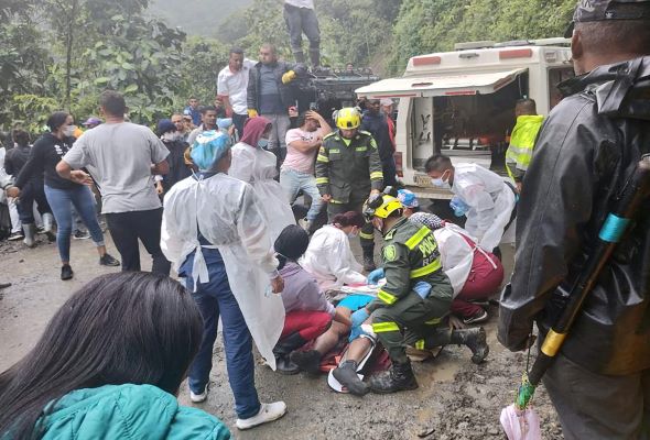 Landslide Buries Bus In Colombia Killing At Least 34 Awani International