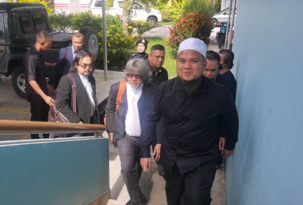 Kes gangguan seksual, Ebit Lew tiba di mahkamah Tenom | Awani