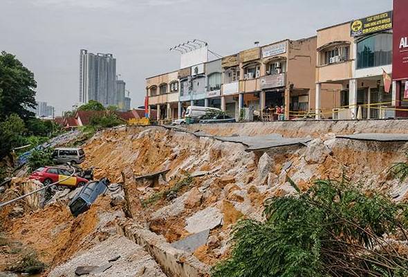 336 besi cerucuk stabilkan pergerakan tanah | Awani