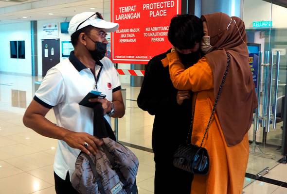 Feri Melaka-Dumai kembali beroperasi, ibu gembira bertemu anak selepas ...