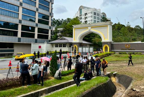 PRU15: Istana Negara tenang ketika 'angin bertiup kencang' di Hotel ...