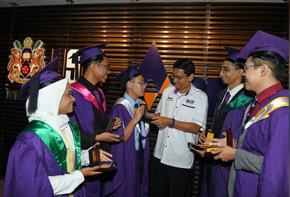 Autistic Ivan bags USM's gold award | Awani International
