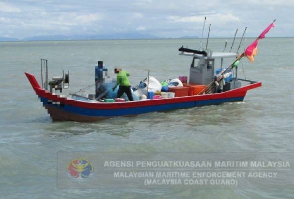 APMM tahan kru, bot langgar syarat sah lesen | Awani