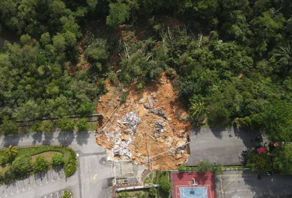 Tanah runtuh Bukit Tunku: Sumber air bawah tanah mungkin punca - Bomba ...