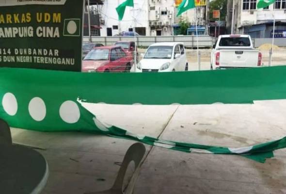 Polis terima laporan markas, bendera Pas dirosakkan | Awani