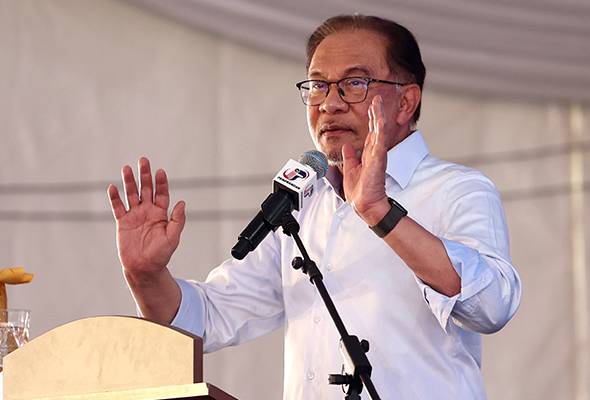 'Kenapa tak mansuh sistem kuota Bumiputera?' Ini jawapan PM Anwar | Awani