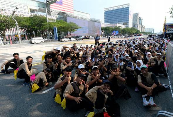 1,500 students to make human formation of National Day logo | Awani ...