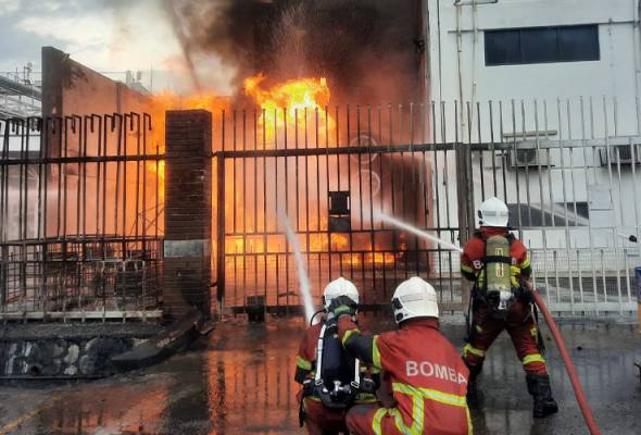 Empat cedera dalam insiden kebakaran bilik transformer di Petaling Jaya ...