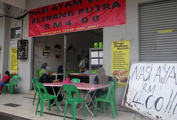 Sanggup berhujan panas, bawa motosikal demi Menu Rahmah | Awani