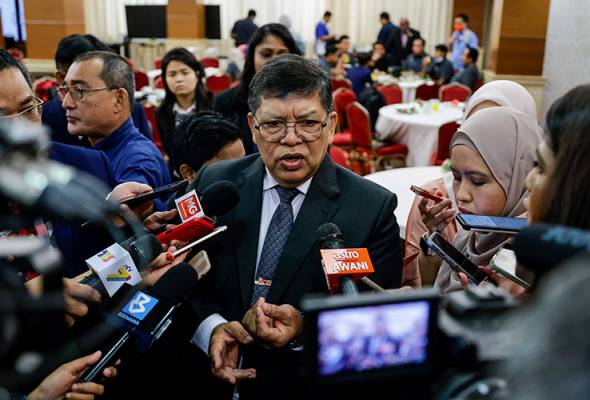 "Lantik anak saya? Rujuk kenyataan saya sebelum ini" - Johari Abdul ...