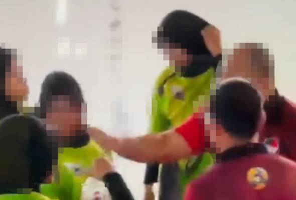 Slapping incident: MOE to meet with players' parents | Awani International