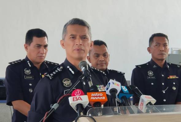 Engineer loses RM2.9 million to Macau Scam | Awani International
