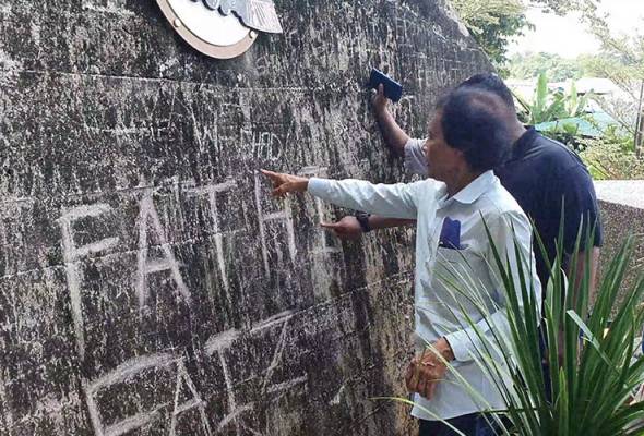 Bukit Tebuk jadi mangsa perbuatan vandalisme | Awani
