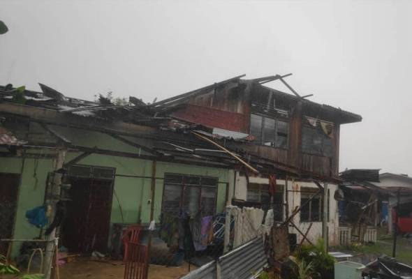 10 rumah rosak teruk dilanda belalai air di Kedah | Awani