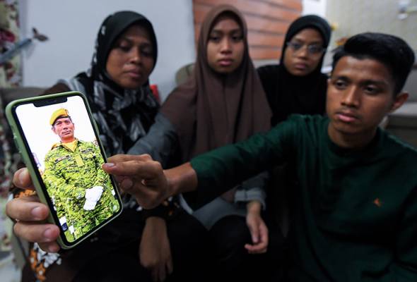 Anggota Rela maut: "31 Ogos tarikh yang dinanti-nantikan abah" | Awani