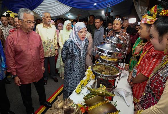 Kembara Kenali Borneo: Agong terharu dengan sambutan rakyat di Tawau ...