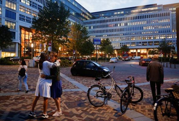 Student gunman kills three in Rotterdam university shooting | Awani ...