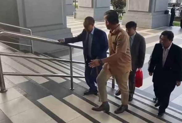 Pemilik Spanco, Robert Tan tiba di mahkamah | Awani