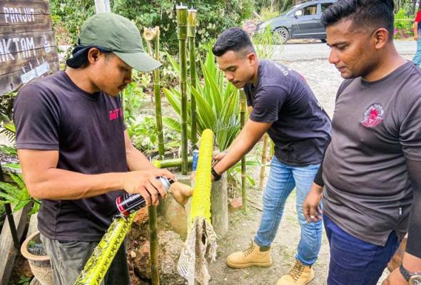 Aidilfitri: Panjut batik sebagai kelainan, usaha hidupkan tradisi | Awani