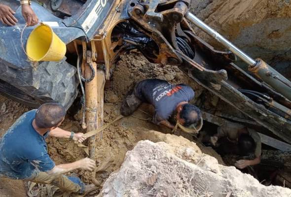 Lelaki maut tertimbus dalam telaga di Pasir Mas | Awani