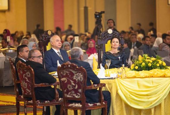 Sultan Perak berangkat ke Majlis Makan Malam Amal Kelab Bakti Gunung ...