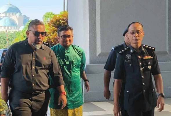 Che'gu Bard mengaku tidak bersalah dua pertuduhan | Awani