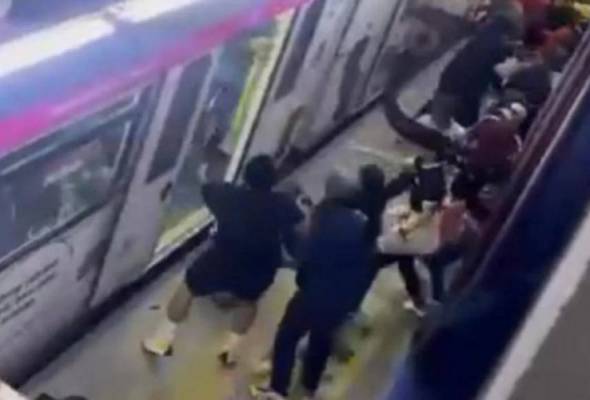 KBS kecam insiden pergaduhan penyokong bola sepak di stesen LRT | Awani