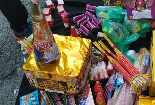 Polis Filipina rampas lebih 535,000 mercun menjelang tahun baharu | Awani