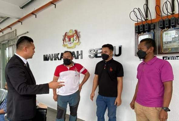 Dua pemandu lori, seorang kelindan didenda seludup kambing | Awani