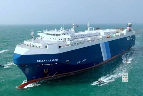 Ship carrying 16,000 sheep and cattle stranded off Australia | Awani ...