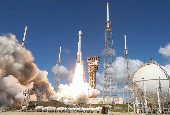 Boeing's Starliner spacecraft sends first astronaut crew to orbit ...